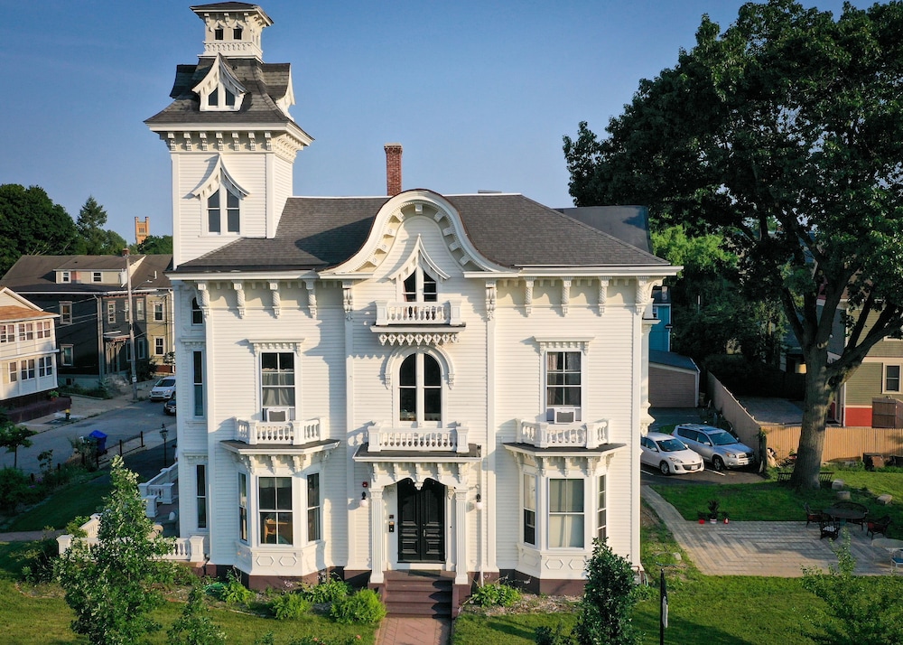 The Wedding Cake House - Rhode Island
