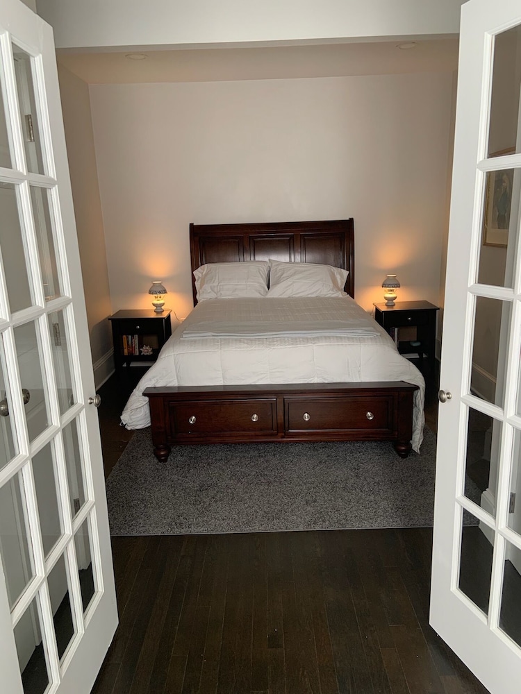 Elegant Condo In Marblehead's Historic District, Steps To The Harbor. - Salem, MA