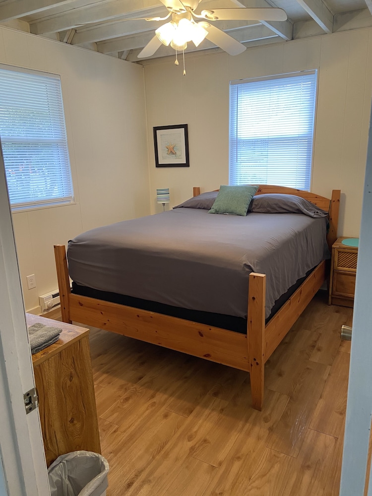 Bayside Cottage, Near Rehoboth-sleeps 8! - Delaware