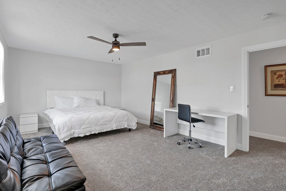 Stylish 5BR Designer Home w/ Deck & Hot Tub - New California | Vrbo