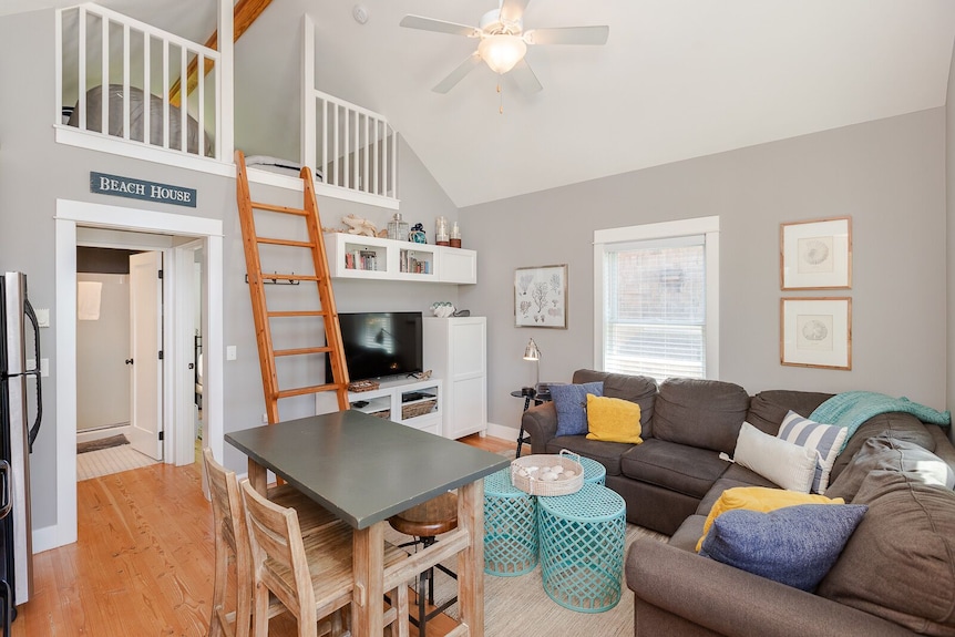 Seabrook 2 Bedroom Cottage With Hot Tub, Pet Friendly - Pacific Beach State Park, Pacific Beach