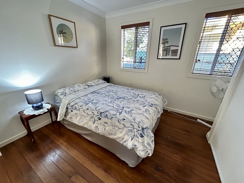 Small cute comfy home. Private and close to town and lake. - Forster | Vrbo