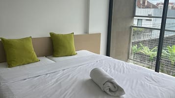 Suíte luxo, 1 cama de casal | 1 quarto, espaço de trabalho para notebook, Wi-Fi de cortesia