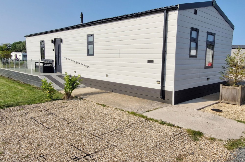 Waterside Lodge - Dog Friendly, Sutton On Sea - Sutton on Sea