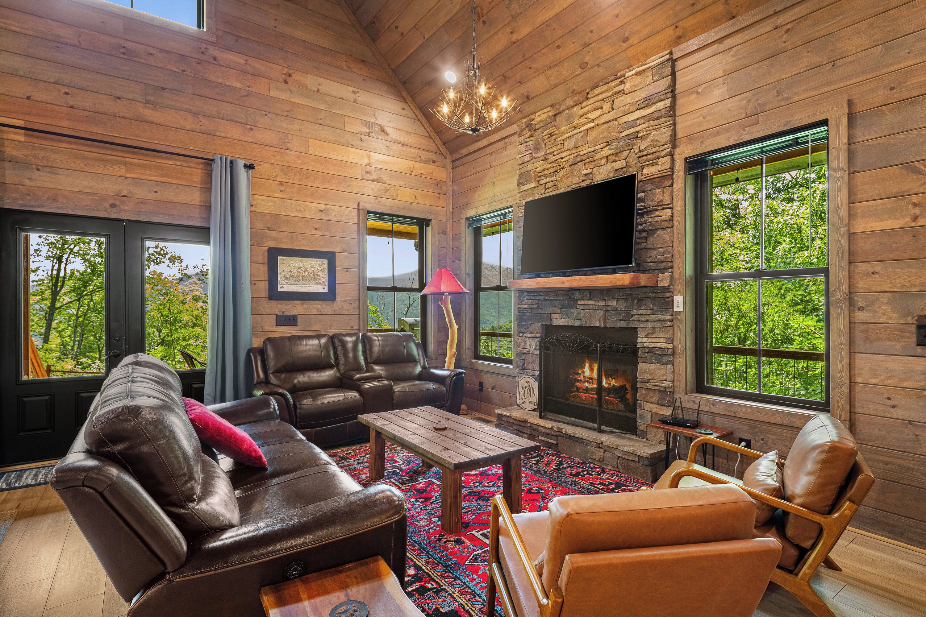 Long Views Retreat/3 Suites/pet-friendly - Sleeps 8 - Maggie Valley, NC