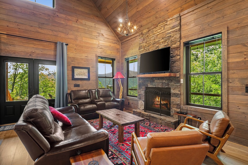 Long Views Retreat/3 Suites/pet-friendly - Sleeps 8 - Waynesville, NC