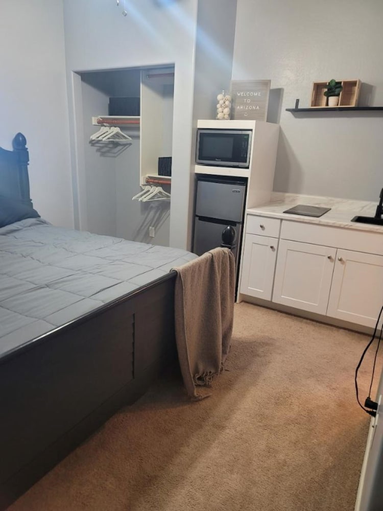 Casita With Kitchenette - 15 Min From Glendale! - サプライズ, AZ
