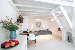 Loft Villa with hot tub | 1 quarto, cofre no quarto 