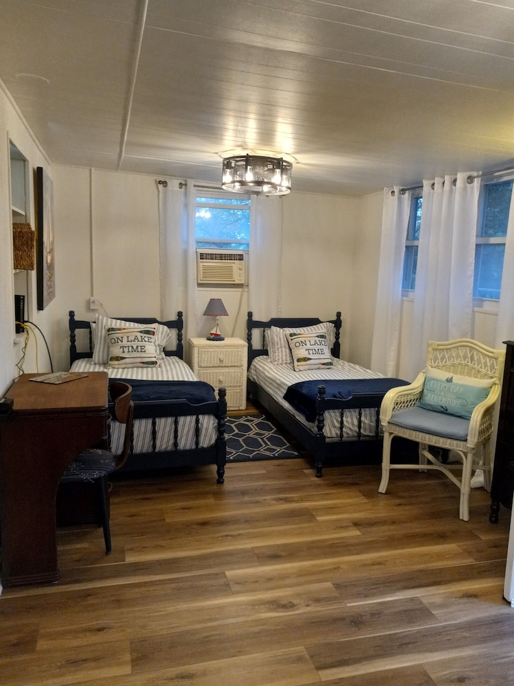 Lakeside Retreat With Private Dock On Palmerville Lake! - New London, NC