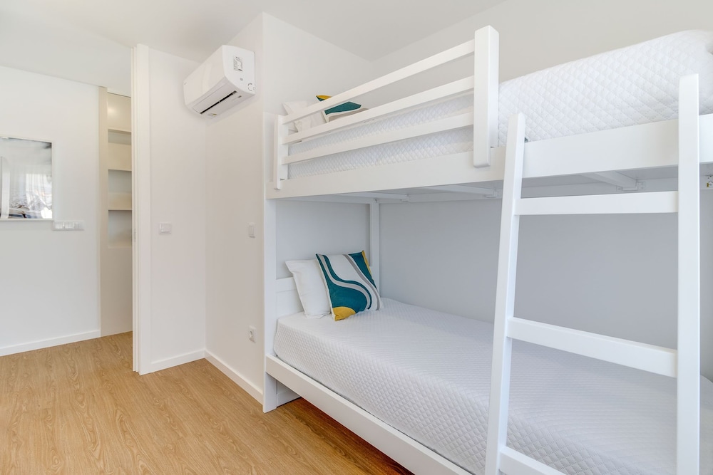 Modern 3bd Ocean View Apartment - Apúlia