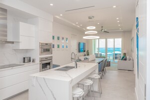 2BR Oceanfront Suite | Lençóis de algodão egípcio, roupa de alta qualidade 