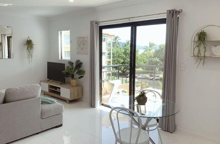 On The Water Strand U28 - Magnetic Island