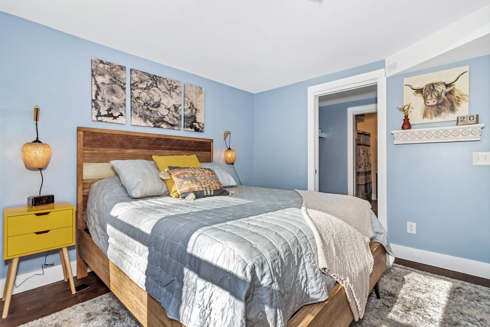 The Honeybee Cottage: Conveniently Located Close To Asheville - Asheville, NC