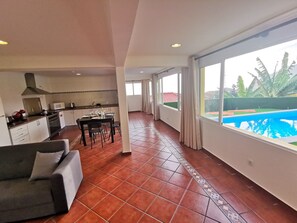 Quarto casal grand, 1 quarto | Escrivaninha, cortinas blackout, ferros/tábuas de passar roupa