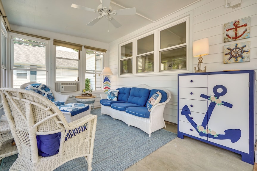 Waterfront Lakeview Cottage W/ Dock & Lift! - Indian Lake, OH