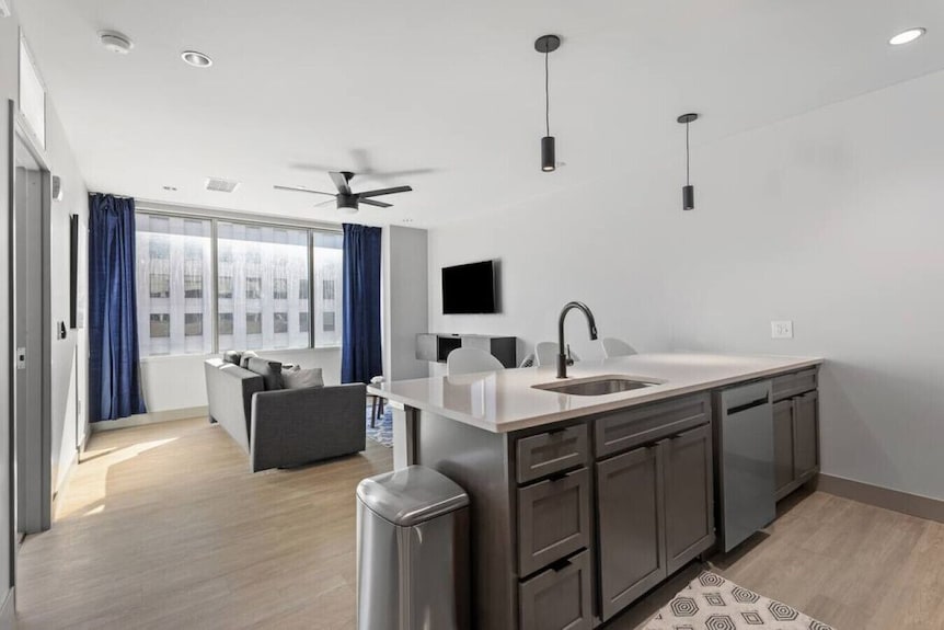 175 Lex - Spacious Two Bedroom! Walkable Downtown! - Lexington