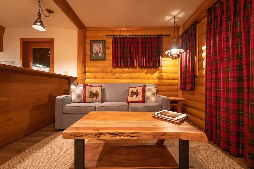 Baker Creek | Superior Jacuzzi Suite - Lake Louise