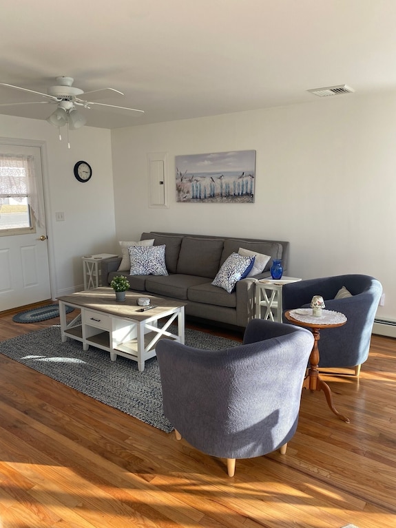 Cozy Beach Cottage- Walk To Beach - Massachusetts