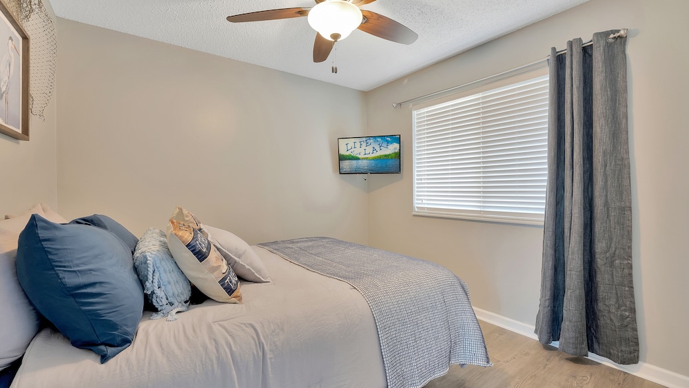 Gorgeous Updated Condo - Incredible view, no stairs from patio to ...