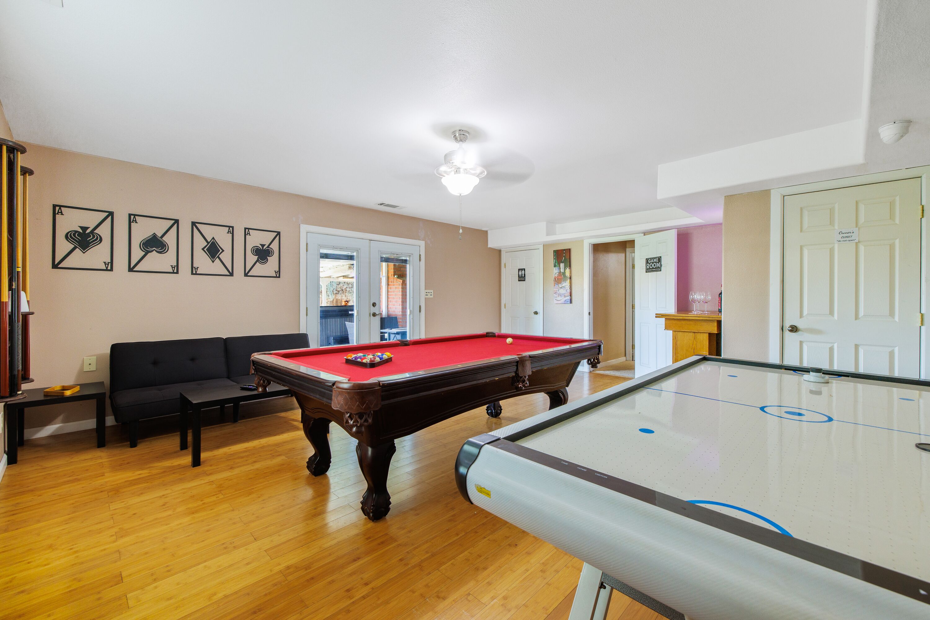 Hot Tub, Game Room, Outdoor Kitchen & Much More! - Visalia, CA