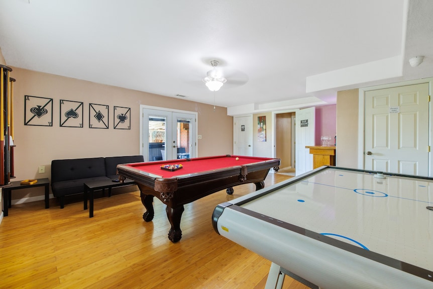 Hot Tub, Game Room, Outdoor Kitchen & Much More! - バイセイリア, CA