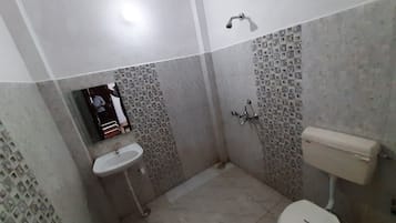 Quarto, 5 quartos, para fumantes, terraço | Banheiro