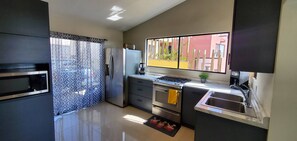 Casa, 4 quartos, pátio, vista para o oceano | Interior
