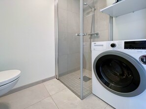 Apartamento, 2 quartos, terraço, vista para a cidade | Banheiro