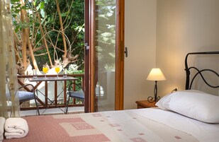 4 quartos, ferros/tábuas de passar roupa, berço de viagem