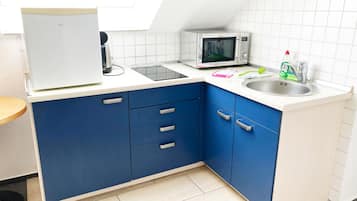 Studio | Cozinha privada | Um frigorífico, uma cafeteira/bule