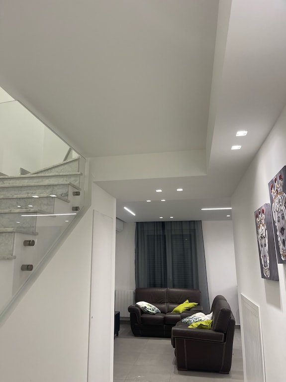 Villa With Swimming Pool, Located A Stone's Throw From The Sea And Well Served. - Sicilien