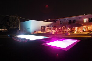 Piscina exterior sazonal, da(s) 9:00 à(s) 21:00, guarda-sóis 