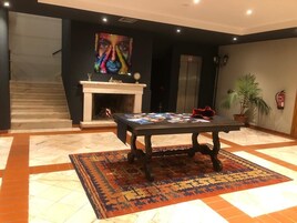 Televisor LCD de 32 polegadas com canais digitais, televisor 