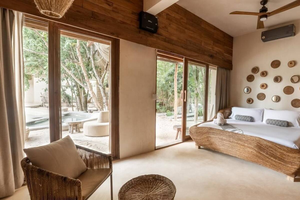 Quarto júnior, 1 quarto, terraço, ao lado da piscina | Roupas de cama antialérgicas, frigobar (abastecido com itens grátis)