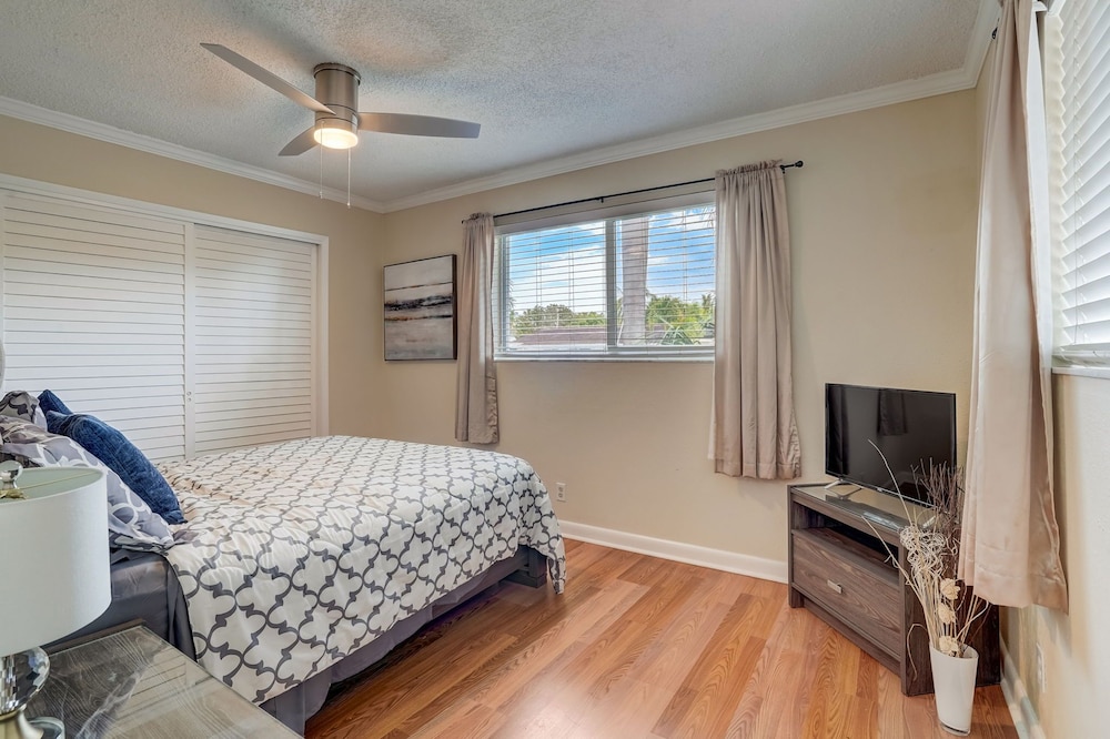 Heated Pool! Kayak & Waterfront +1 Mile To Beach! - Pompano Beach, FL