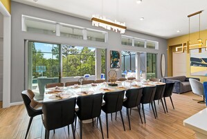 Casa (12-Bedroom Home) | 6 quartos, roupa de alta qualidade, com decoração personalizada