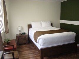 Quarto, 1 cama Queen | Wi-Fi de cortesia, roupa de cama