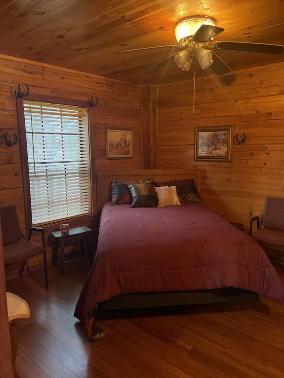 Beautiful Rustic Cabin At Enid Lake, Near Grenada Lake, Sardis Lake & Ole Miss - Enid Lake, MS