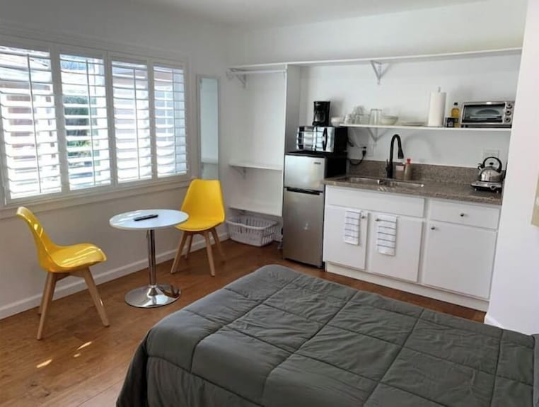 Spacious Studio W/ Ac - Near Bart/free Laundry! - Castro Valley, CA