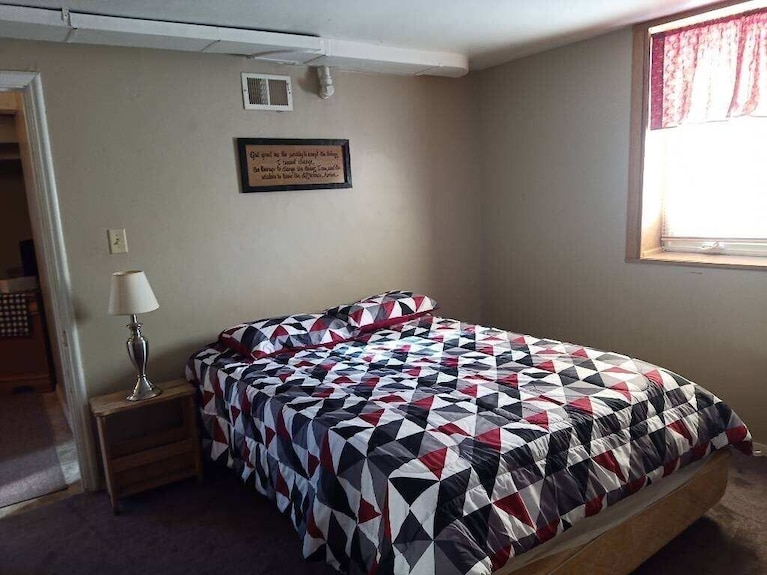 Walk In Basement Apartment - Near Downtown Norfolk - Nebraska