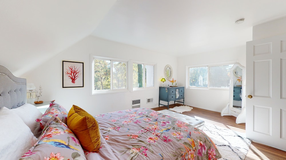 Beautiful Downtown Home - Nevada City, CA