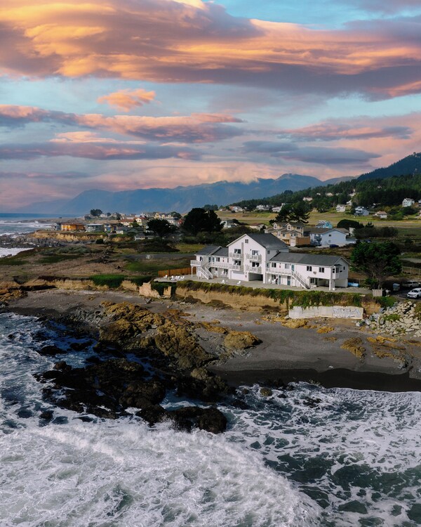 Black Sands Inn - Shelter Cove, CA