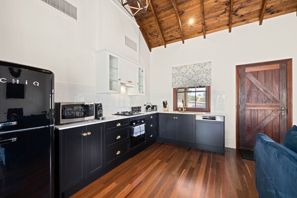 Grandview Accommodation - Hideaway Huts - Nairne