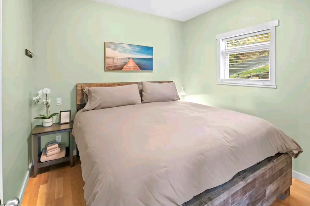 West Coast Retreat East Sooke with Hot Tub!! - Juan de Fuca Electoral ...