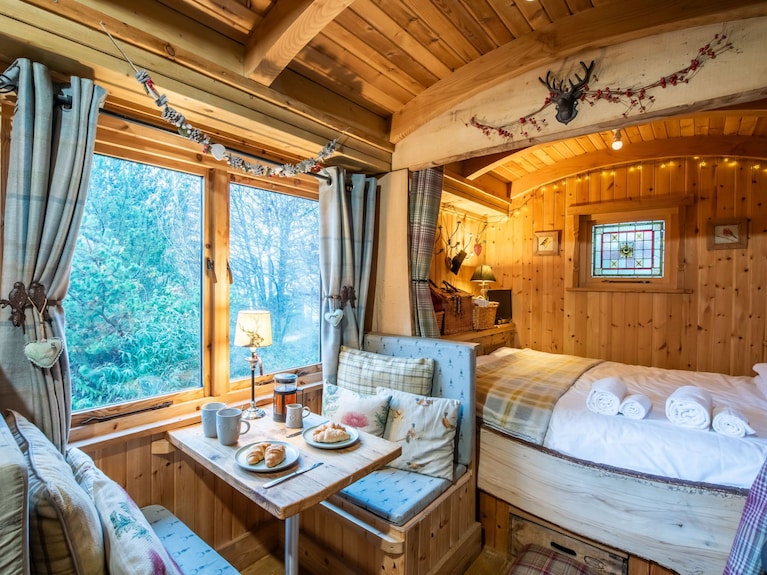 Shepherds Hut By Interhome - Loch Ness