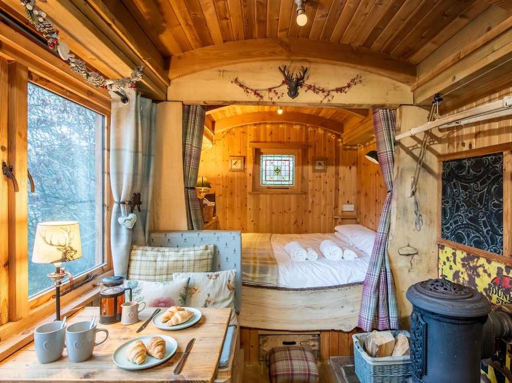 Shepherds Hut By Interhome - Loch Ness