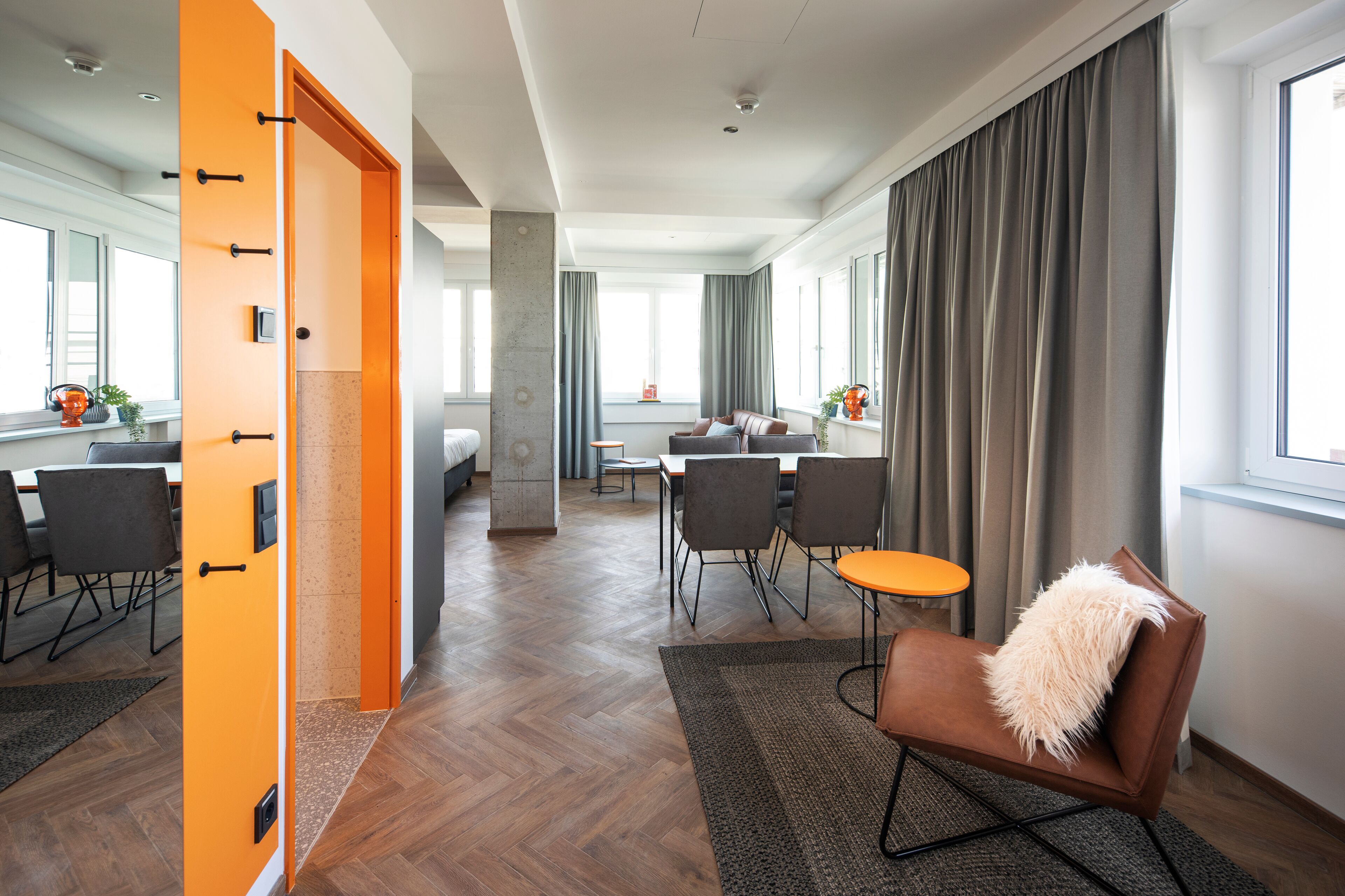 Apartamento Deluxe | Roupa hipoalergénica, secretária, cortinas/cortinados opacos 
