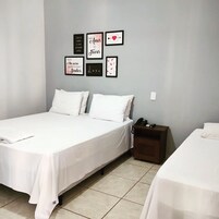 Quarto casal ou duplo clássico | Wi-Fi de cortesia, roupa de cama