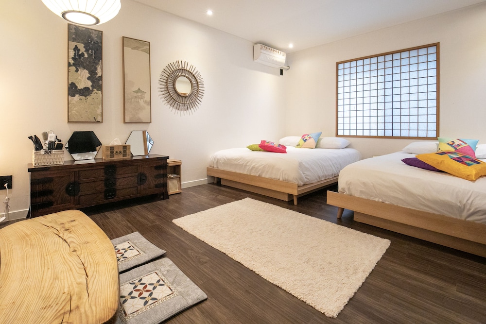 Bias K-girl Guesthouse - Caters To Women - Seoul