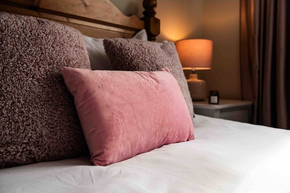 Stag Manor Hot Tub Retreat near Peak District - Crich | Vrbo